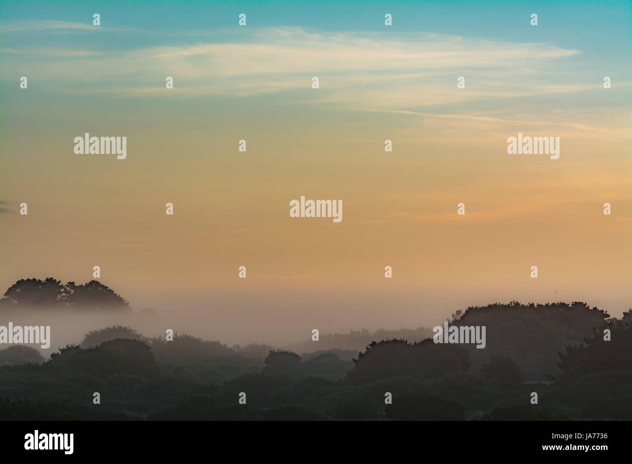 Uk 25th august 2017 uk weather clear skies morning sunrise hi-res stock ...