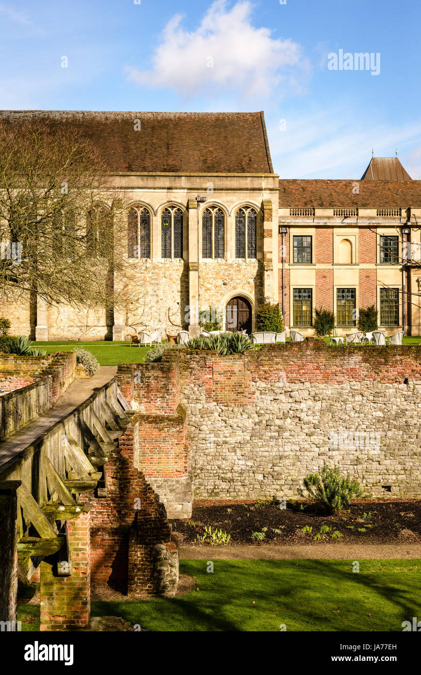 South Lawn and Southern Moat, Eltham Palace, London, England Stock ...