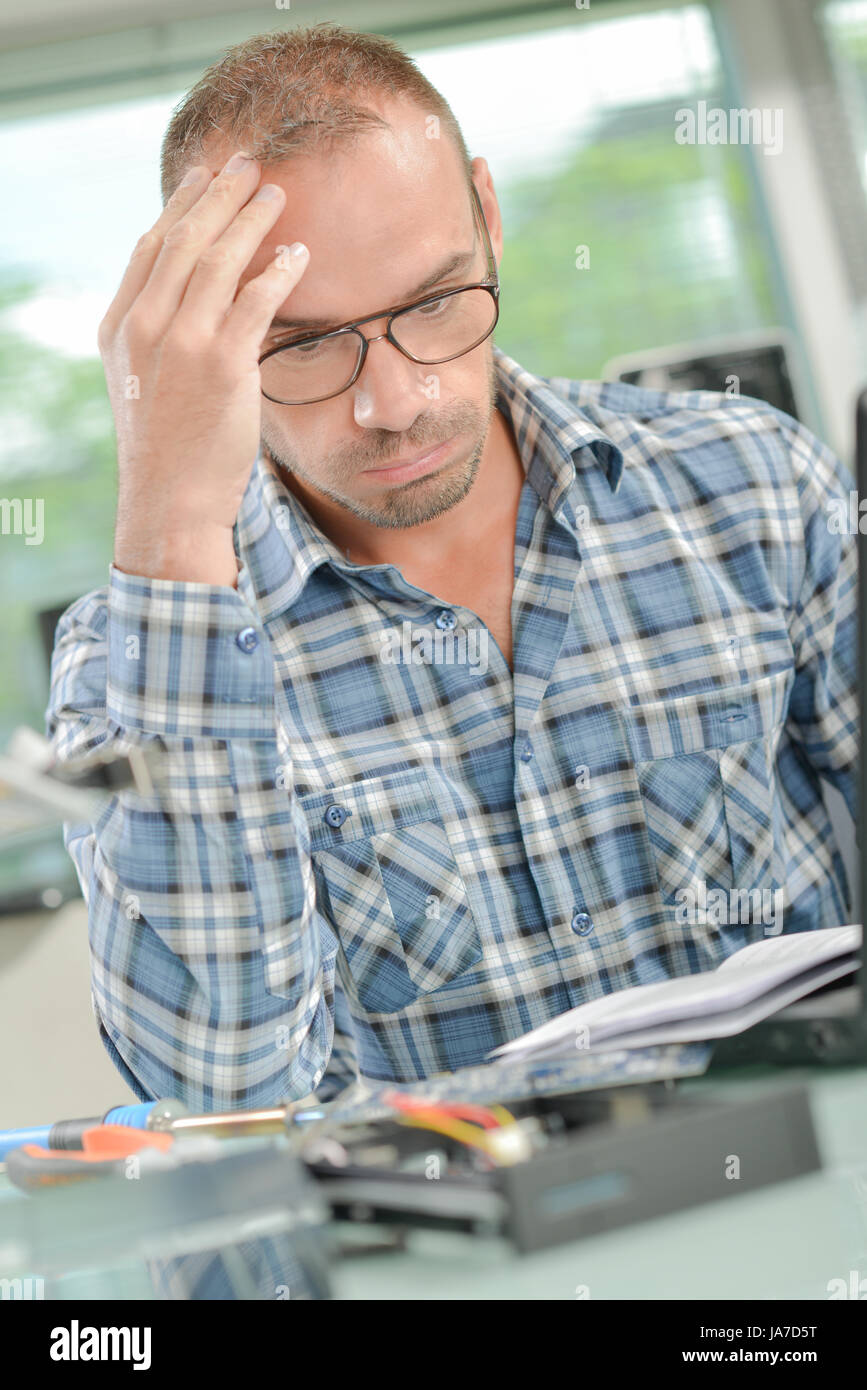 Construction worker reading manual hi-res stock photography and images ...