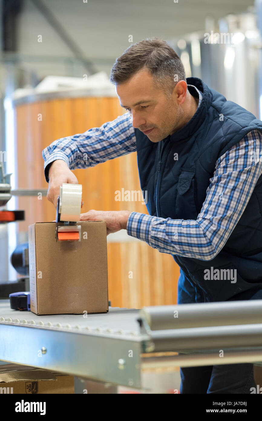 taping the carton Stock Photo - Alamy