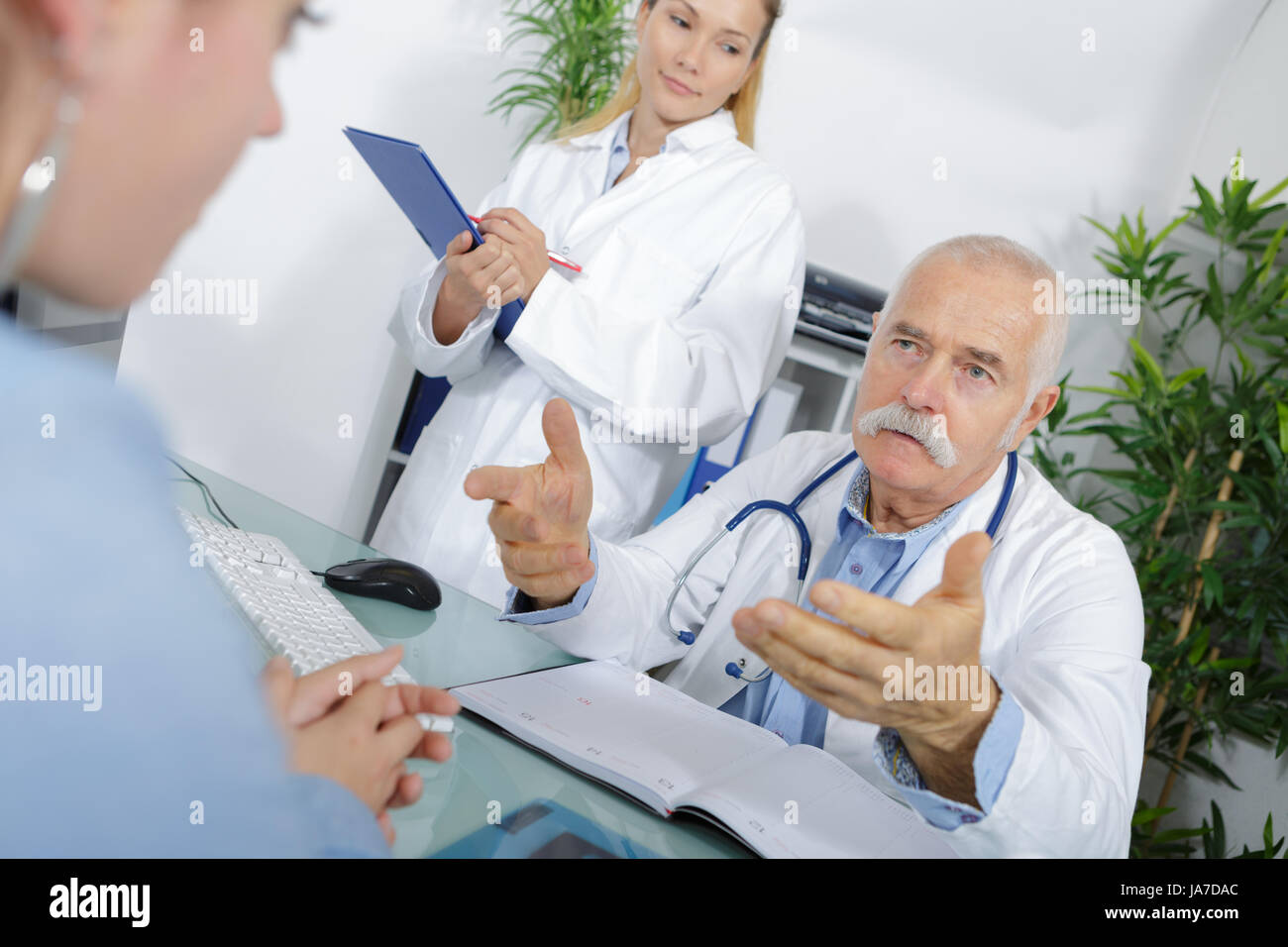 giving advise to a patient Stock Photo - Alamy