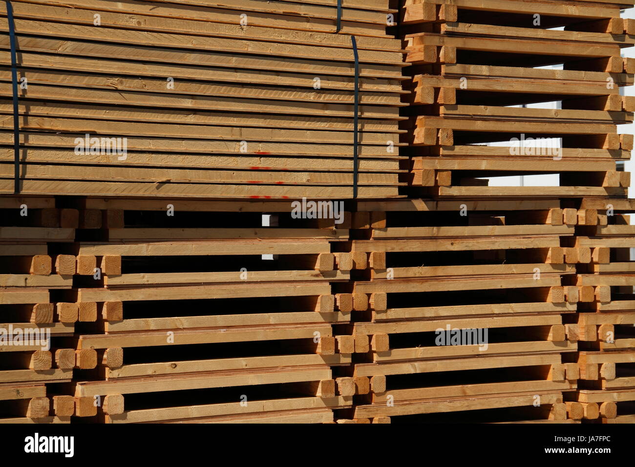 goods traffic, detail, protected, sheltered, wood, location shot ...