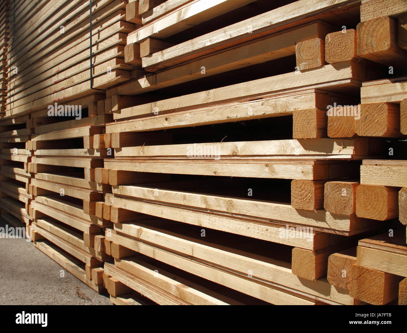 goods traffic, detail, protected, sheltered, wood, location shot ...