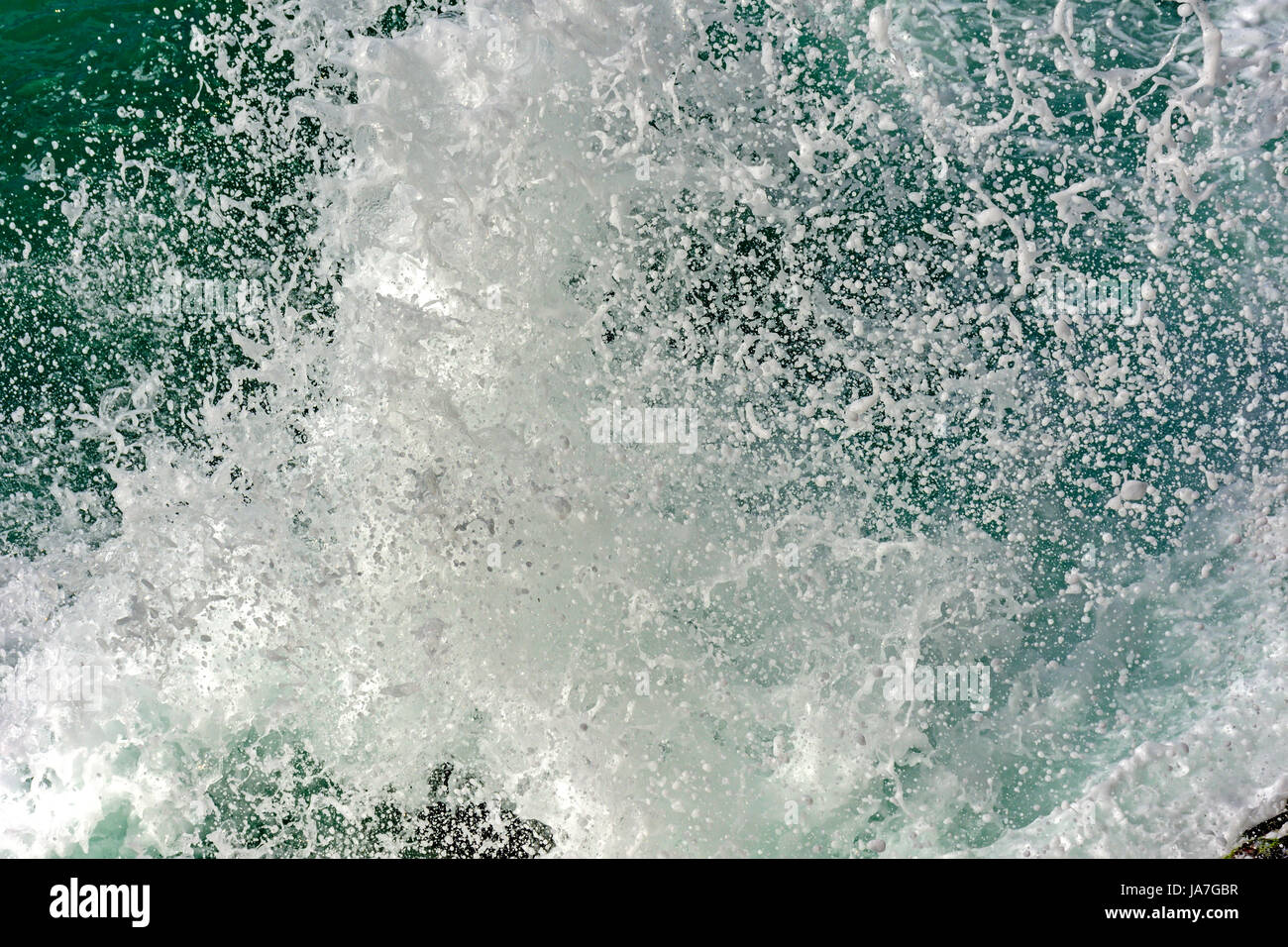 Water splashing against the rocks hi-res stock photography and images ...