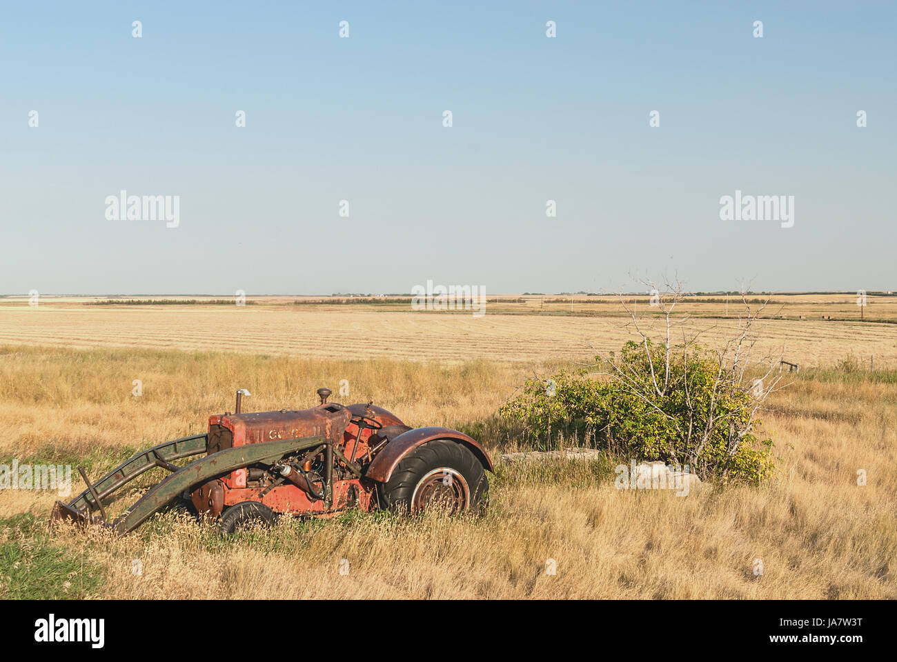 Abandoned farm field equipment hi-res stock photography and images - Alamy