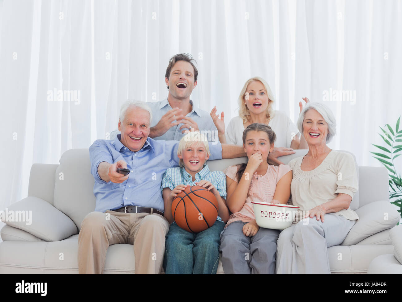 Extended family watching tv hi-res stock photography and images - Alamy