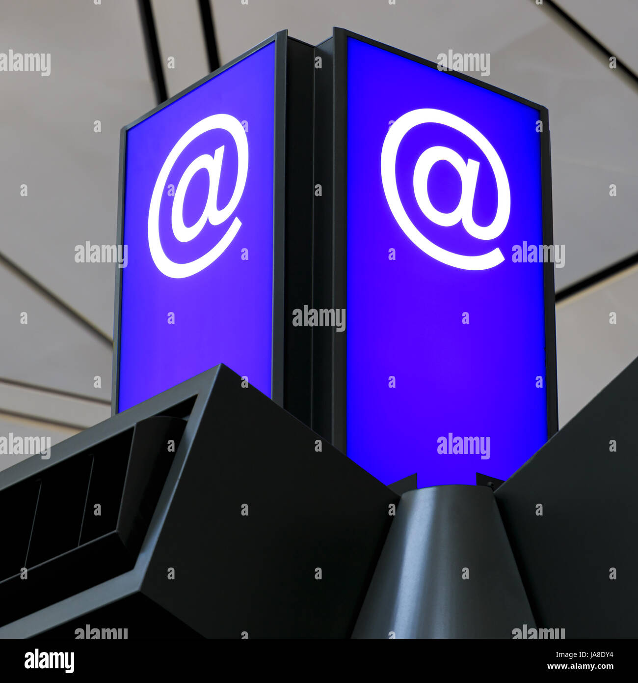 Internet At Sign lightbox Wifi hotspot for wireless internet in Airport ...