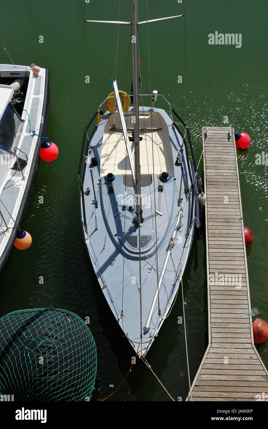 float, england, yacht, mast, deck, swimmer, boat, buoy, jetty, salt ...