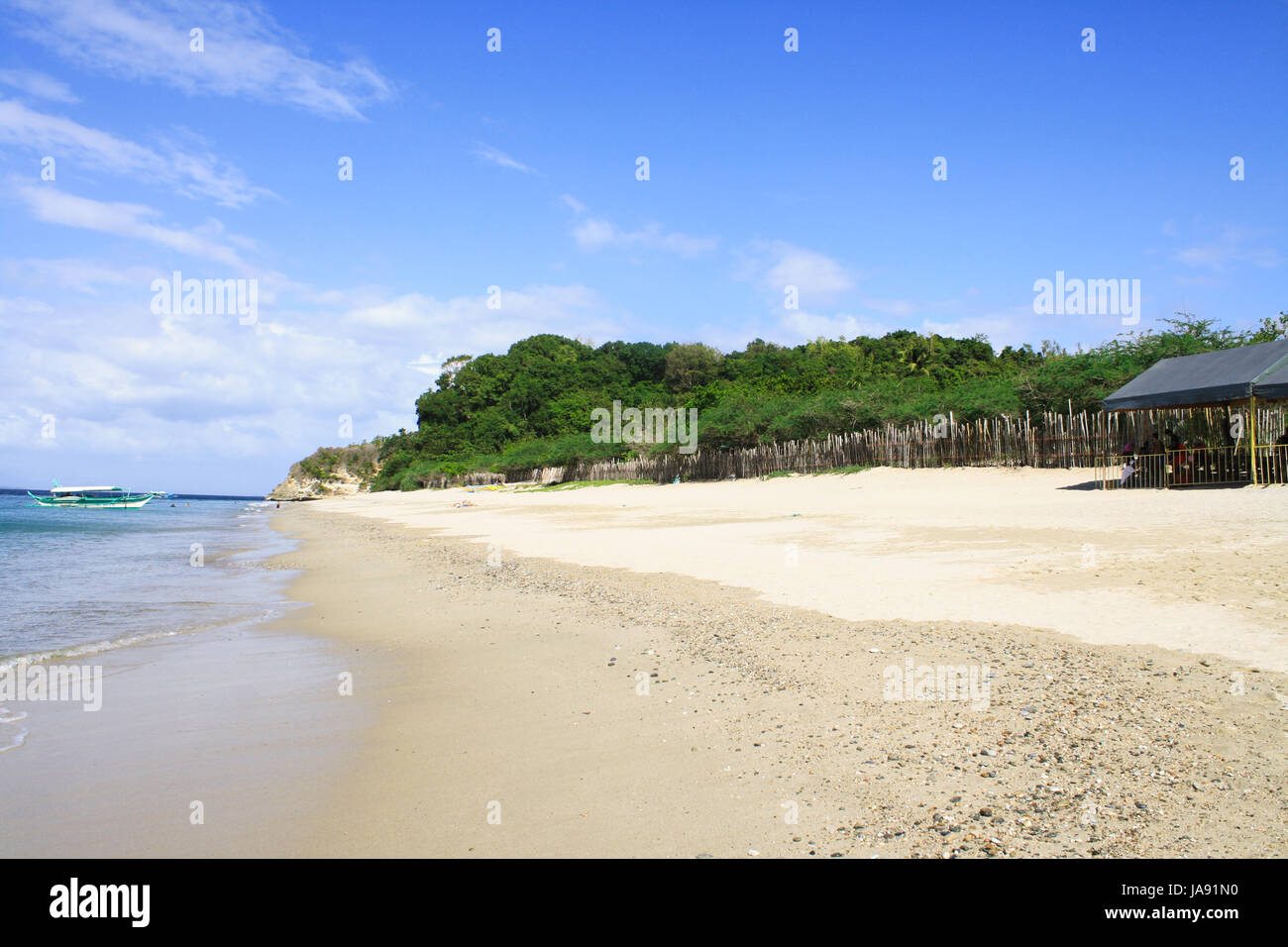 Empty ocean beach with greens hi-res stock photography and images - Alamy
