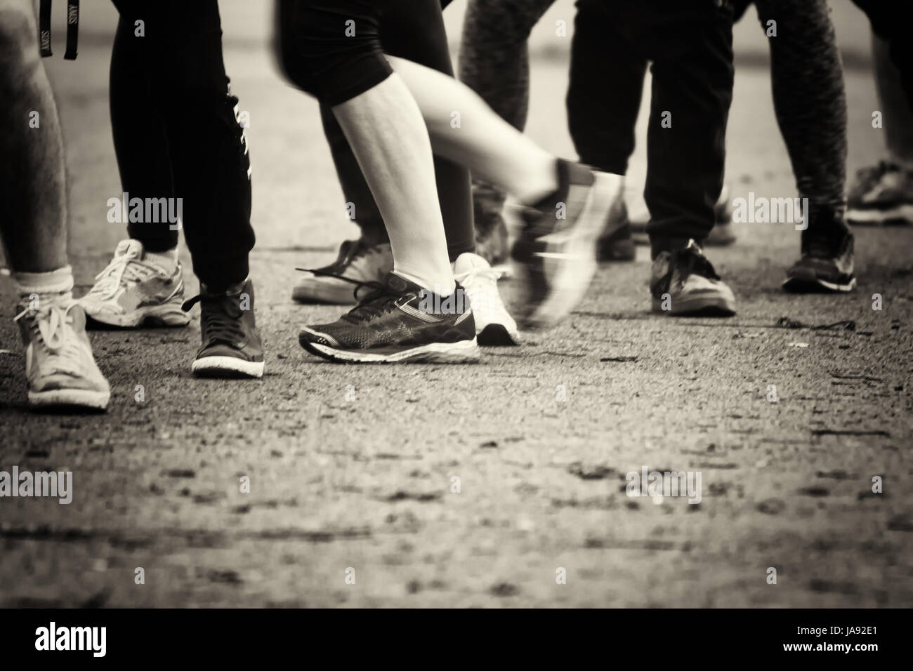 People doing keep fit exercise in the park Stock Photo - Alamy