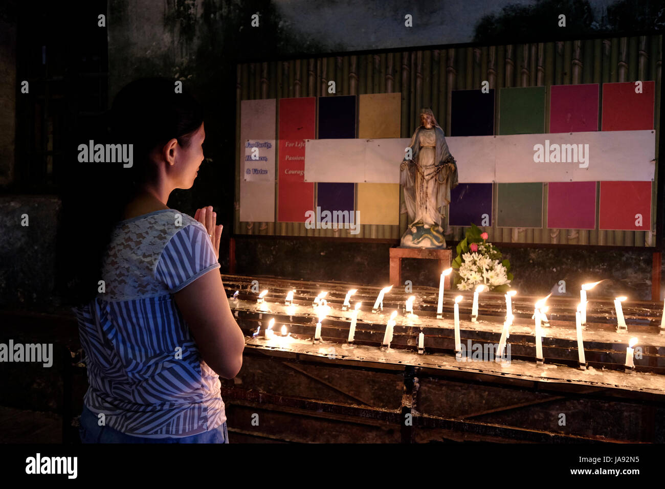 Filipino praying hi-res stock photography and images - Alamy