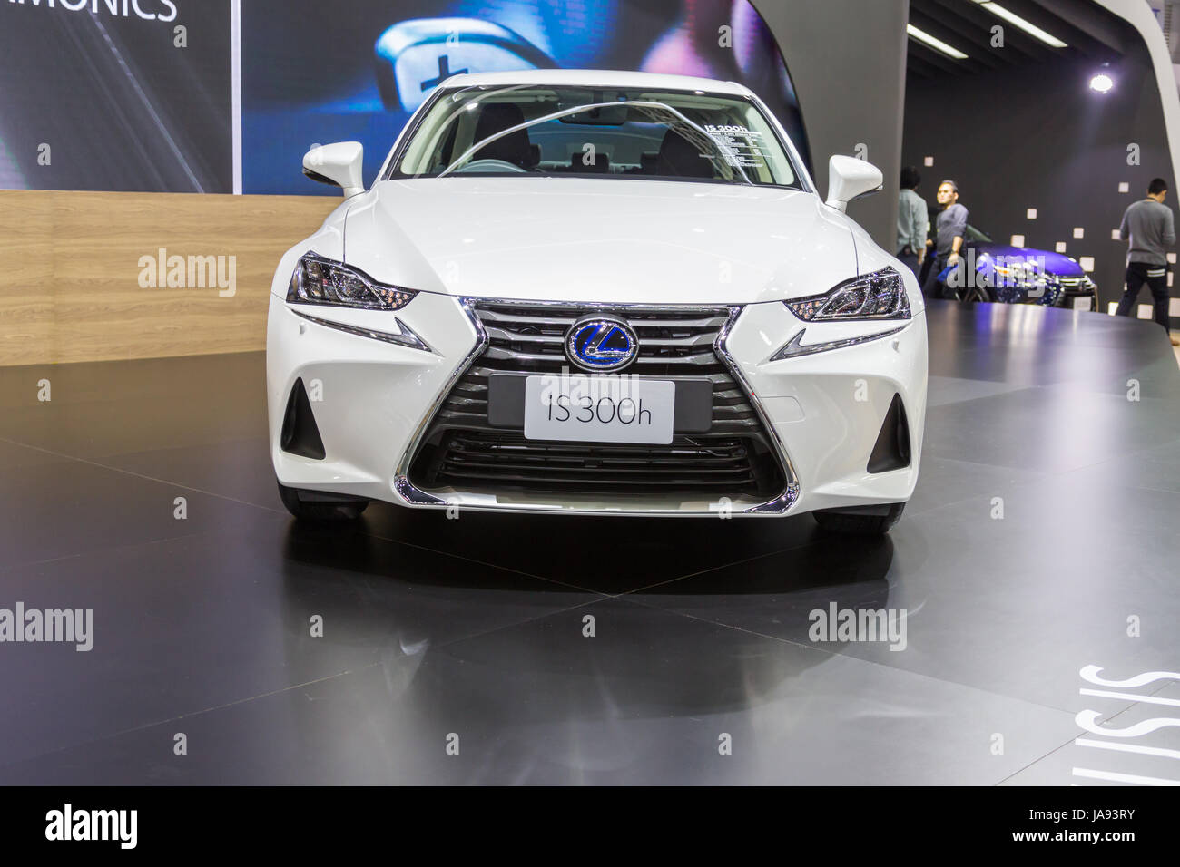 Lexus is 300h car hi-res stock photography and images - Alamy