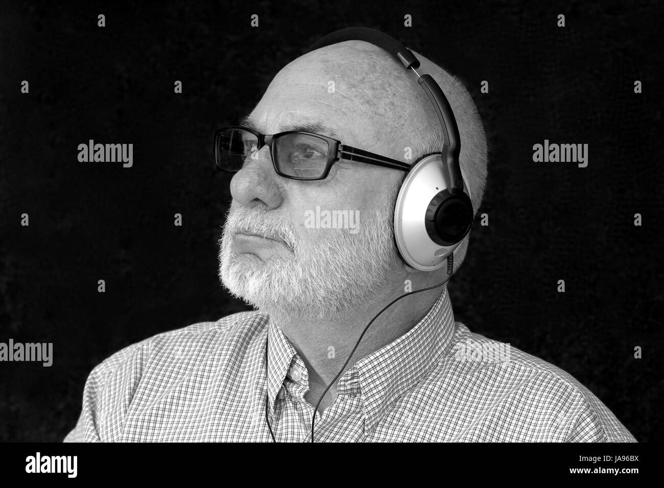 Old man listening with headphones Stock Photo - Alamy