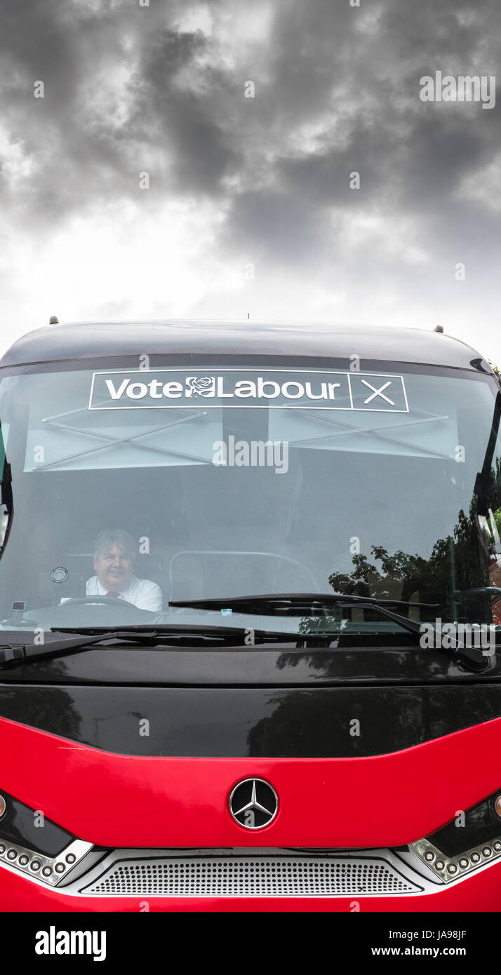 Labour general election battle bus hi-res stock photography and images ...