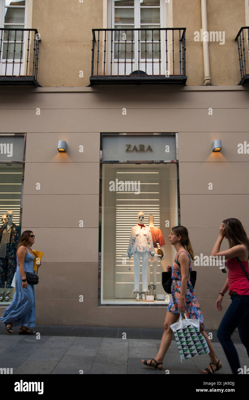 Zaras shop on preciados street hi-res stock photography and images - Alamy