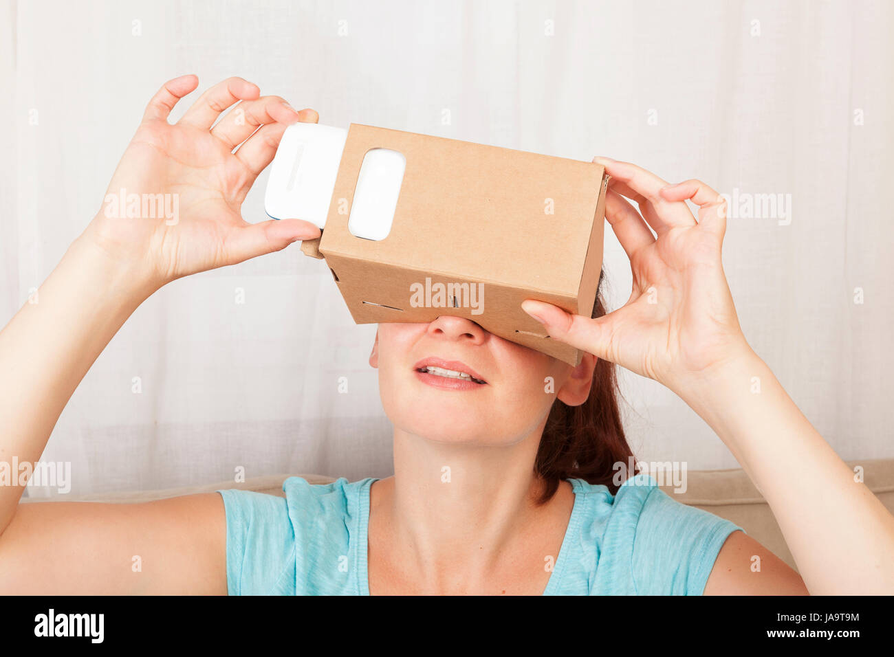 Google cardboard hi-res stock photography and images - Alamy
