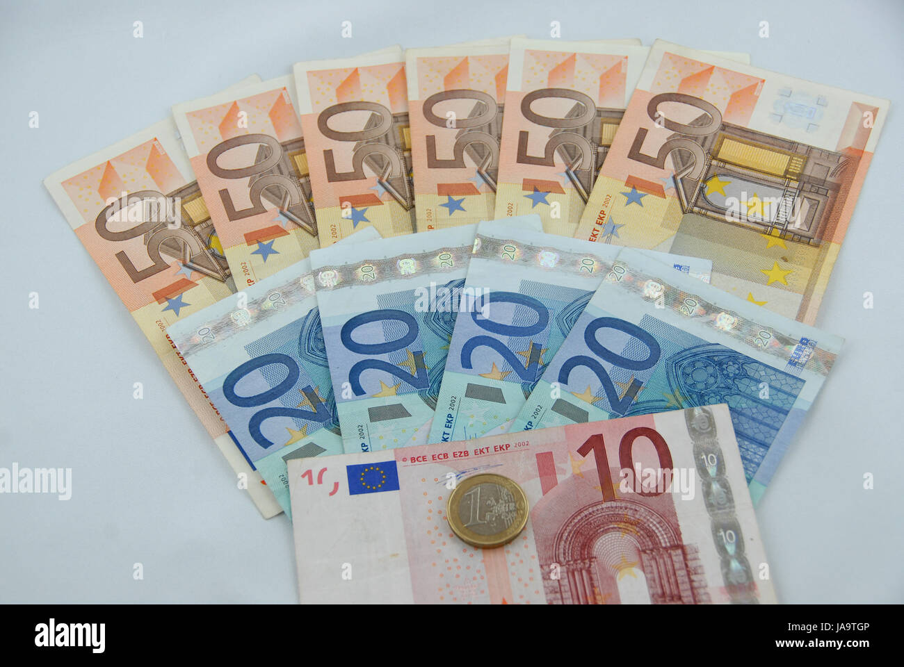 Subsistence Level Minimum Wage Unemployed Money Euro Bank Note