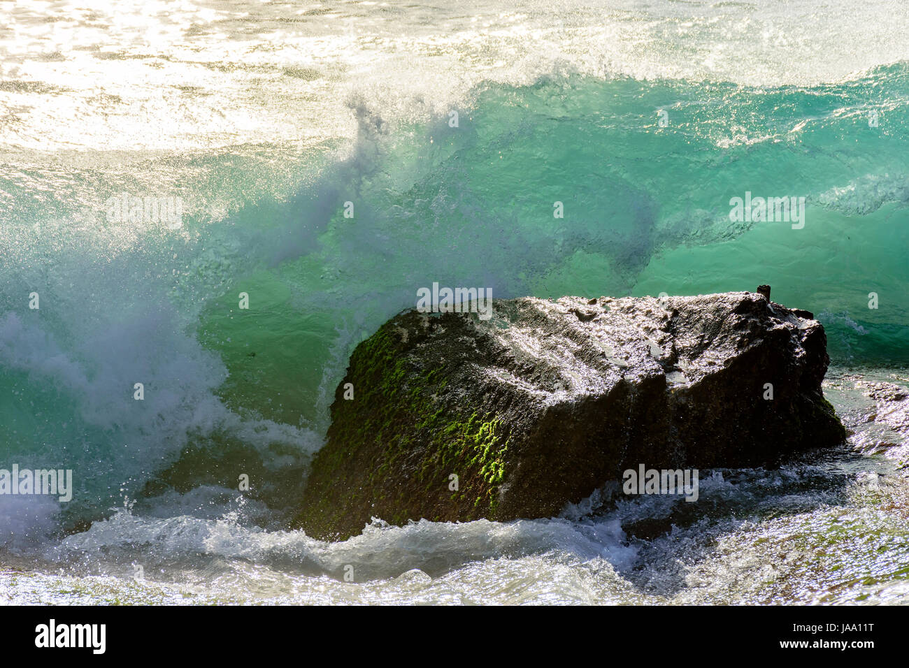 Breaking sea waves on ocean hi-res stock photography and images - Alamy