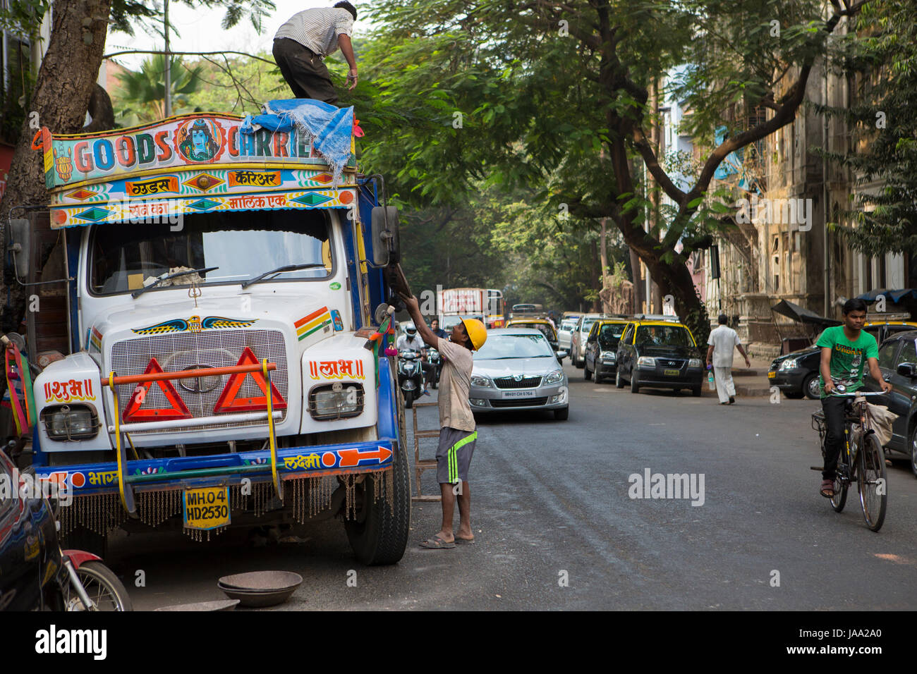 India loading vehicles hi-res stock photography and images - Alamy