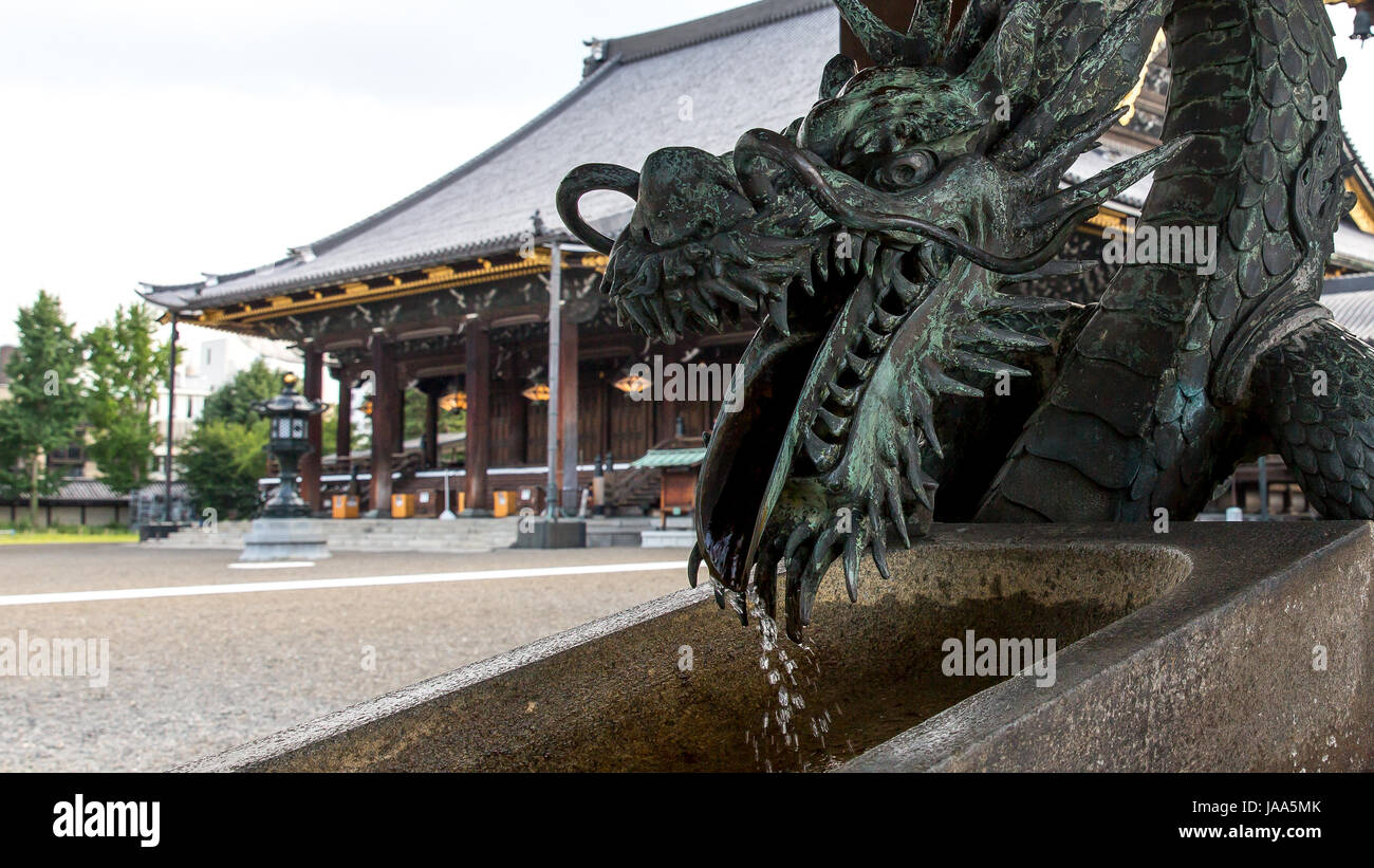 Dragon fountain kyoto temple hi-res stock photography and images - Alamy