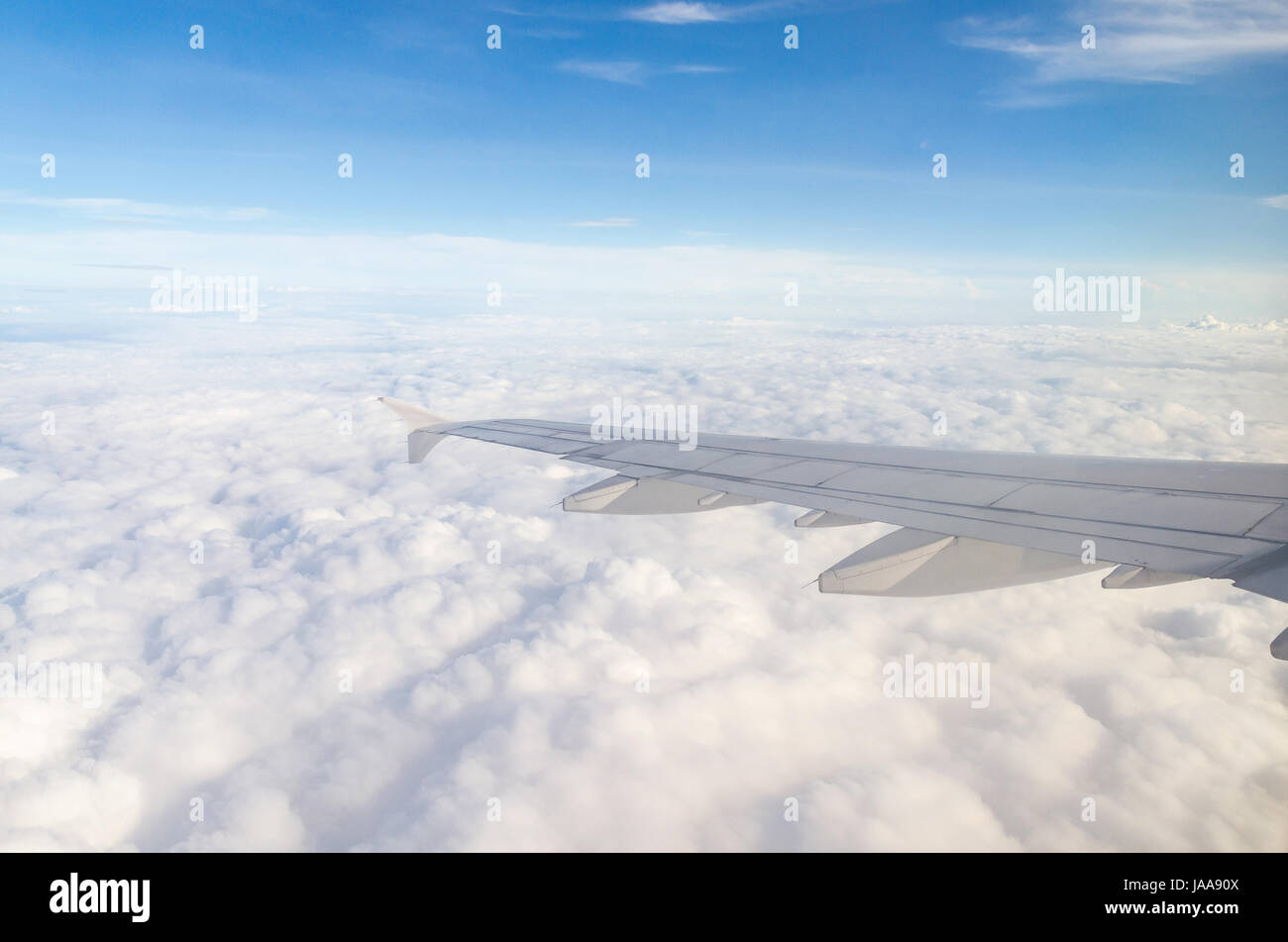 Airplane left wing flying hi-res stock photography and images - Alamy