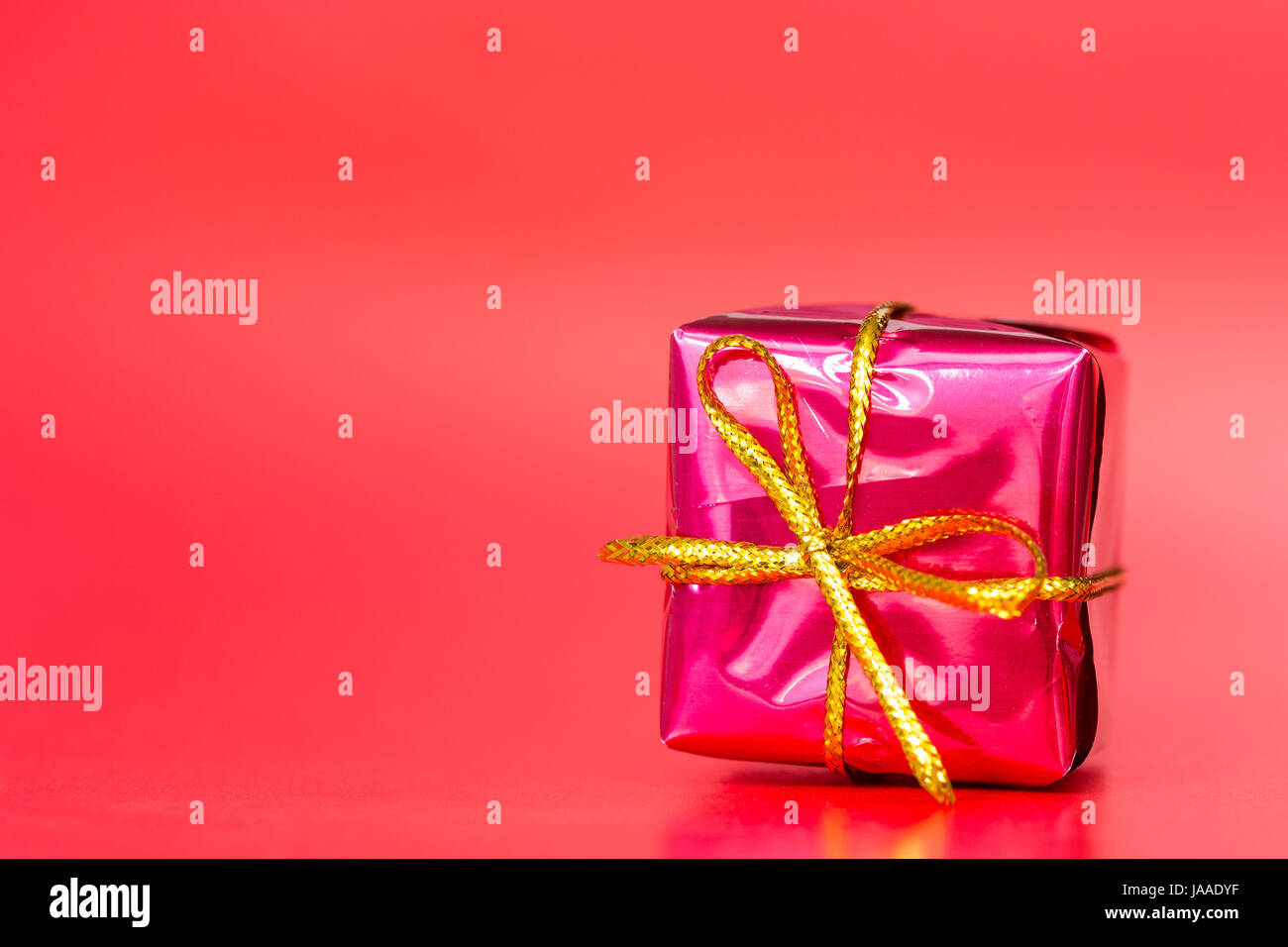 present, object, holiday, party, celebration, gift, event, decoration ...