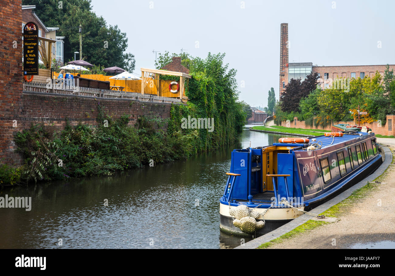 Moored narrowboats on the Staffordshire and Worcestershire canal ...