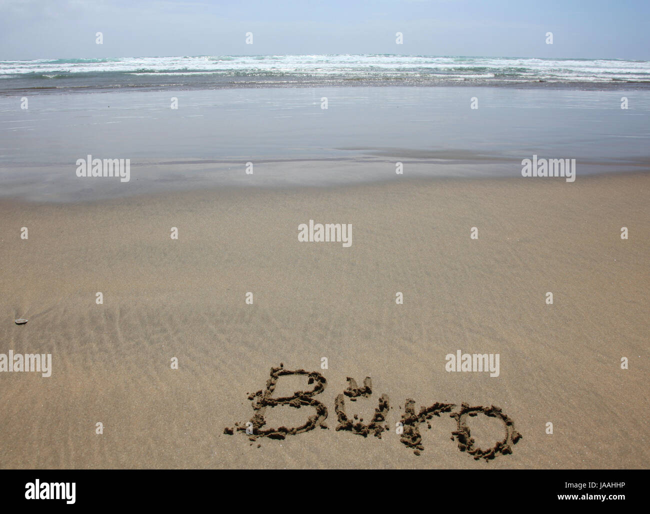 Out of office beach hi-res stock photography and images - Alamy