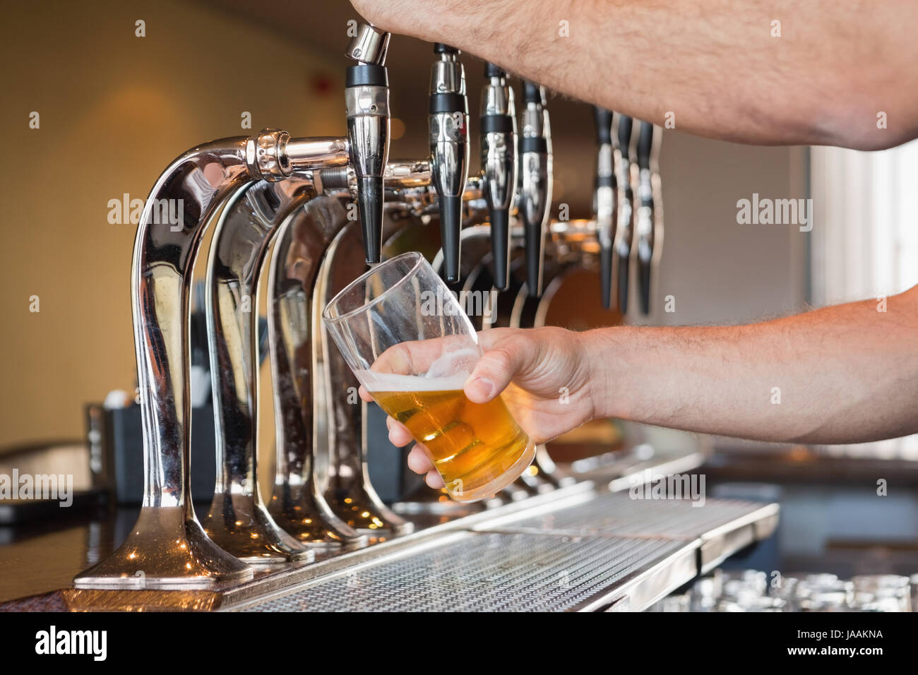 Hand pulling beer pump hi-res stock photography and images - Alamy