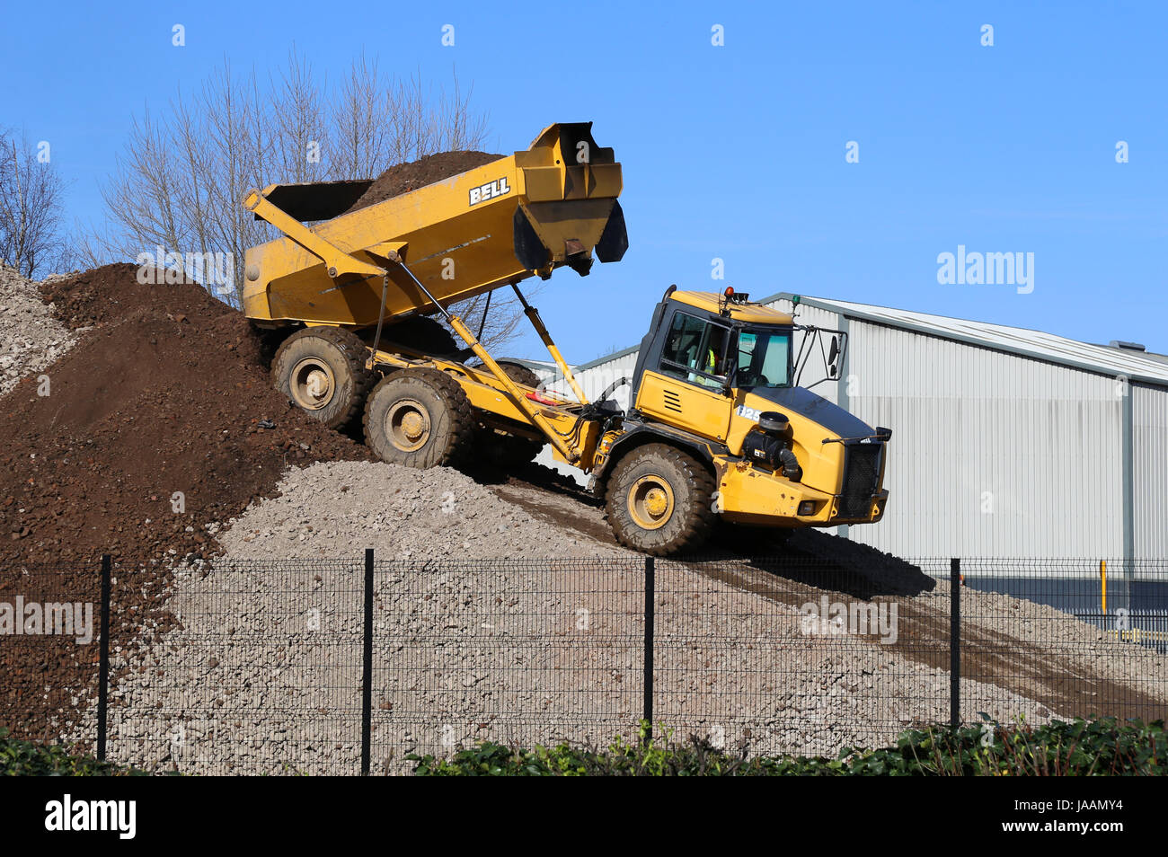 Building construction tipper hi-res stock photography and images - Alamy