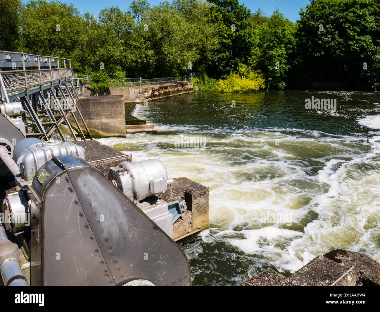 Weir berkshire hi-res stock photography and images - Alamy