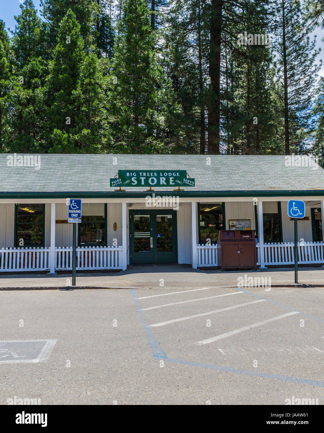 Big Trees Lodge store in Yosemite National Park Stock Photo - Alamy