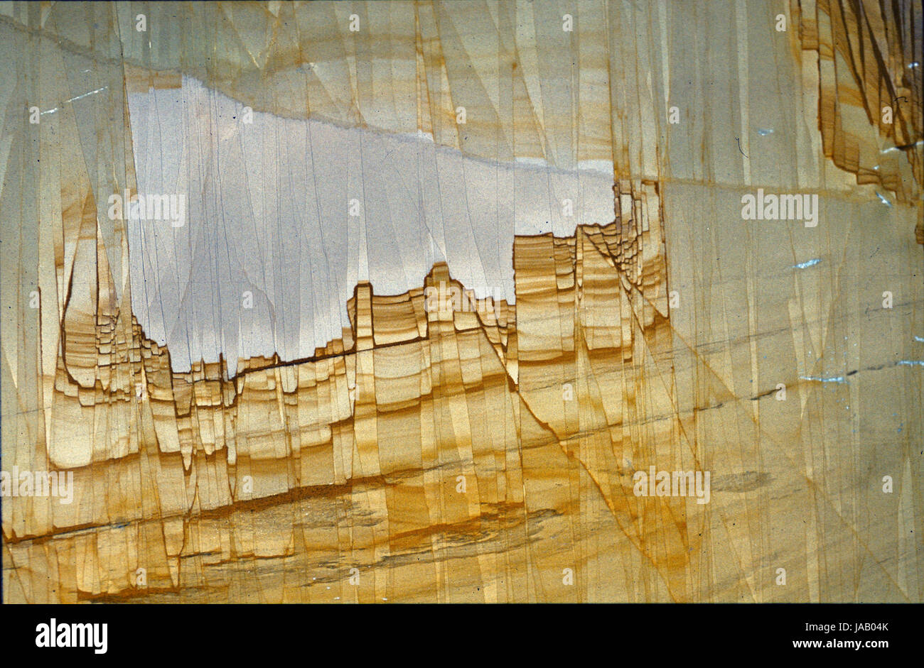 abstract; art; geology; imaginaires; macrophotographie; mineral ...