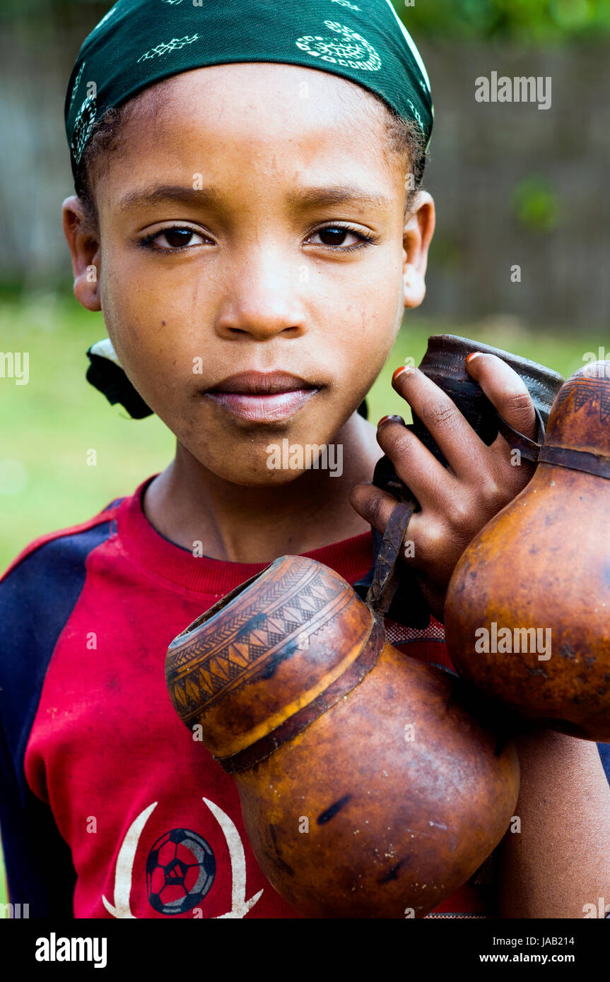 Selling pots hi-res stock photography and images - Alamy