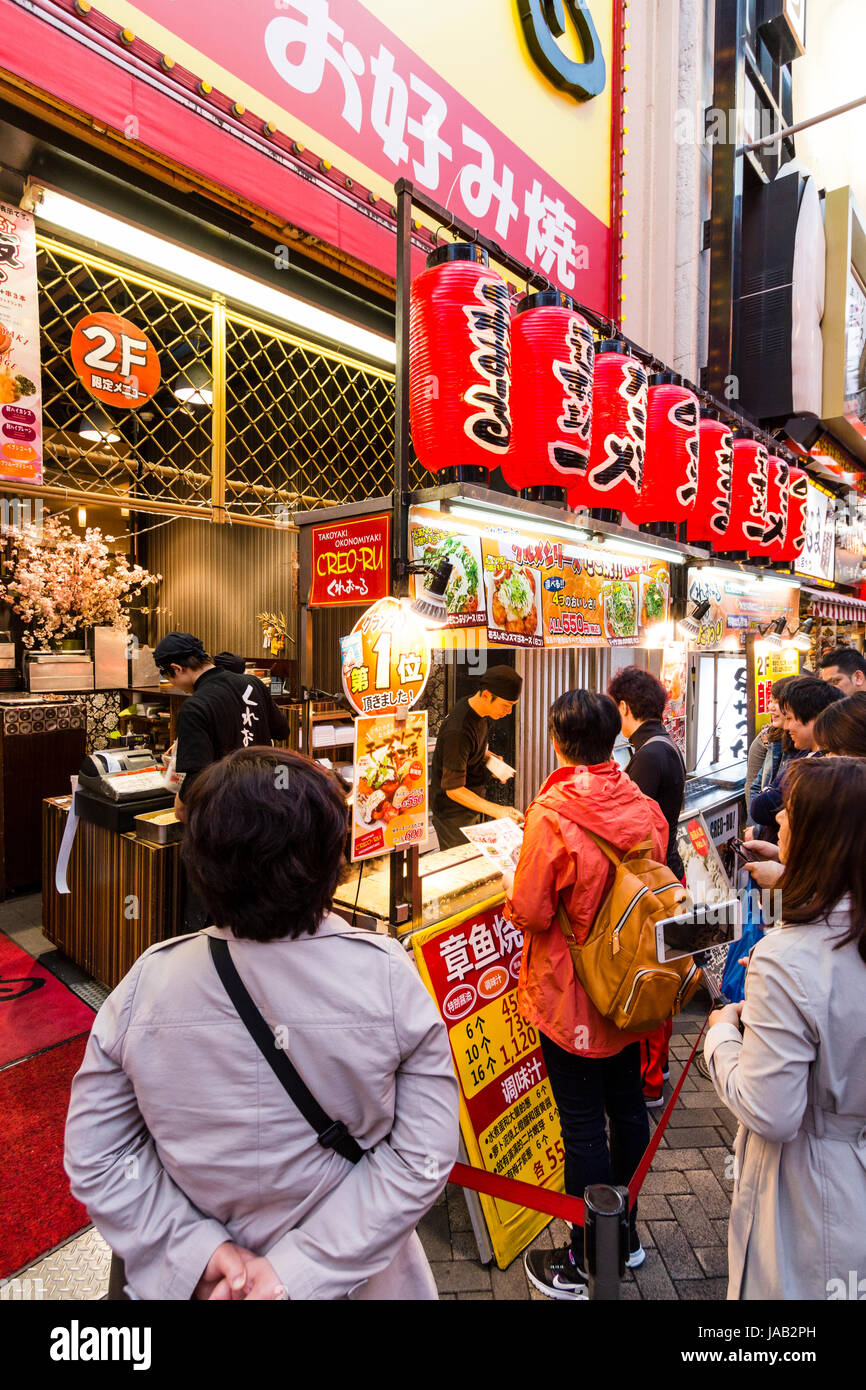 Japan Queuing High Resolution Stock Photography and Images - Alamy