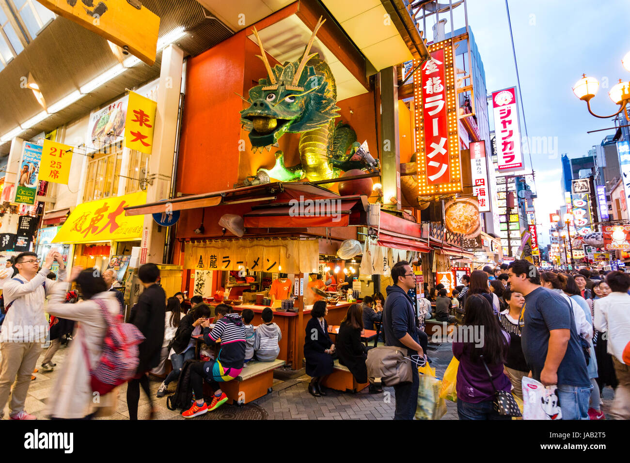 Japan, Osaka, Dotonbori. Night time. Kinryu Ramen takeaway counter and ...