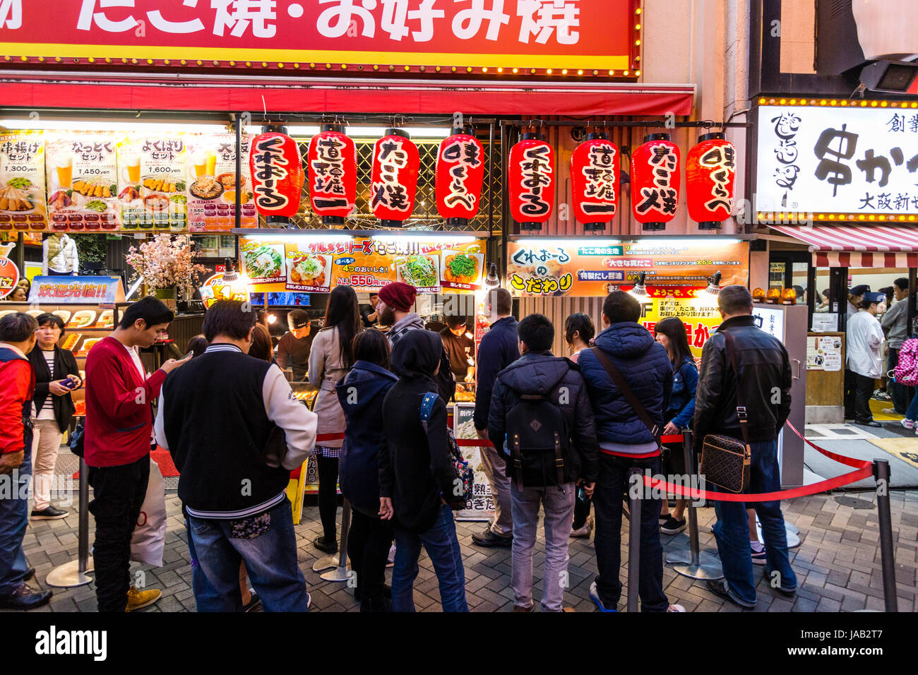 Queuing for takeaway hi-res stock photography and images - Alamy