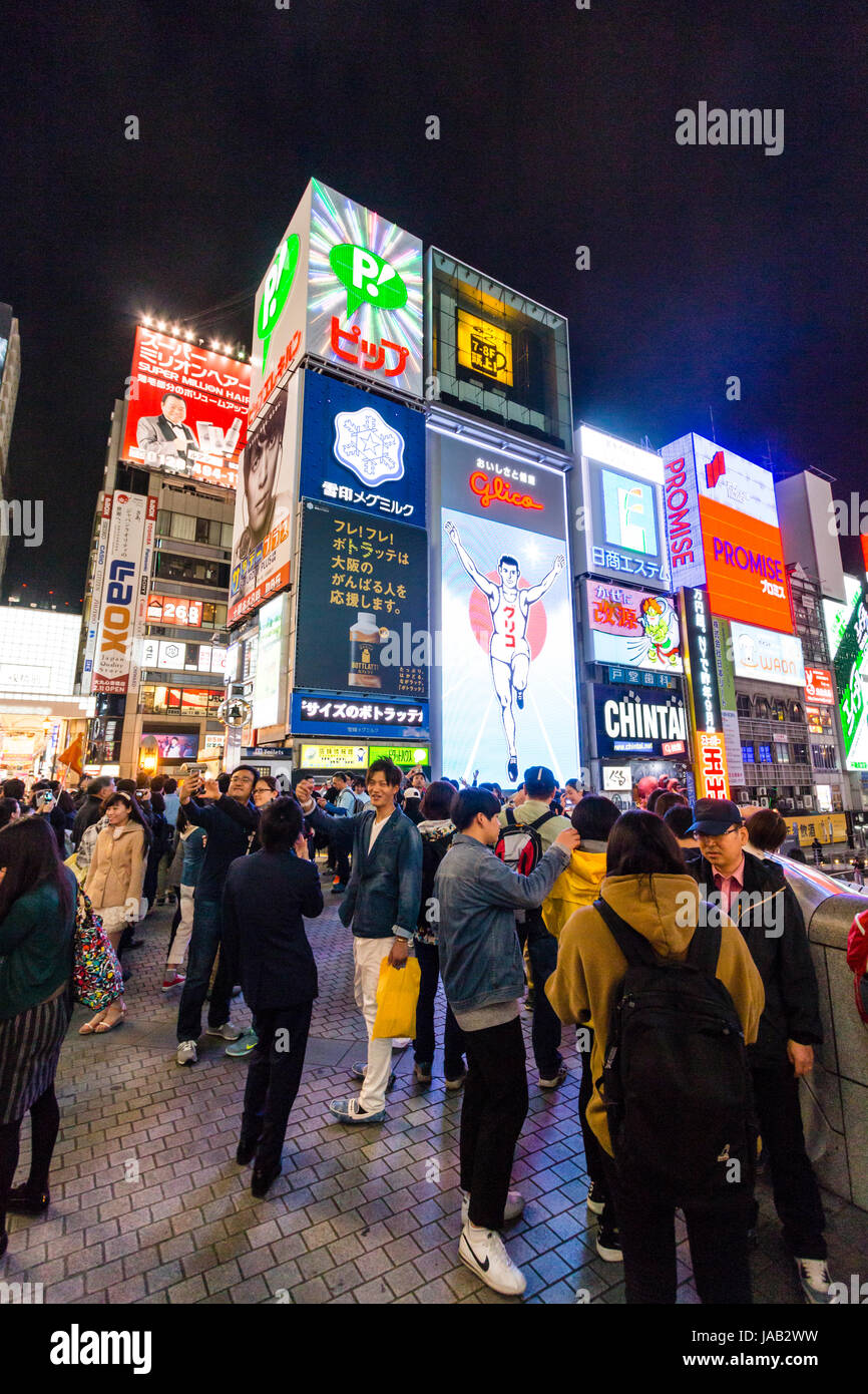 Famous Ebisu bridge in Dotonbori, crowded with tourists and sightseers ...