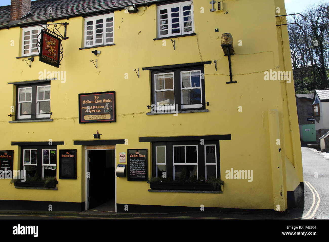 Padstow, Cornwall, UK - April 6th 2017: Exterior of the Golden Lion pub ...