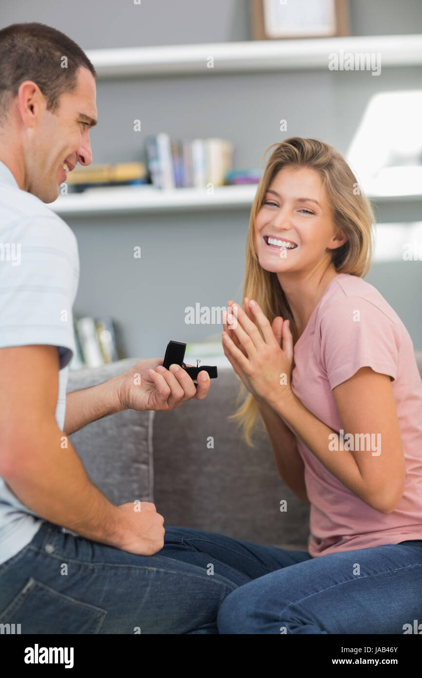 Man on one knee proposing hi-res stock photography and images - Alamy