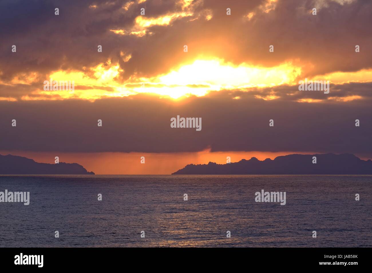 Sunrise beam hi-res stock photography and images - Alamy