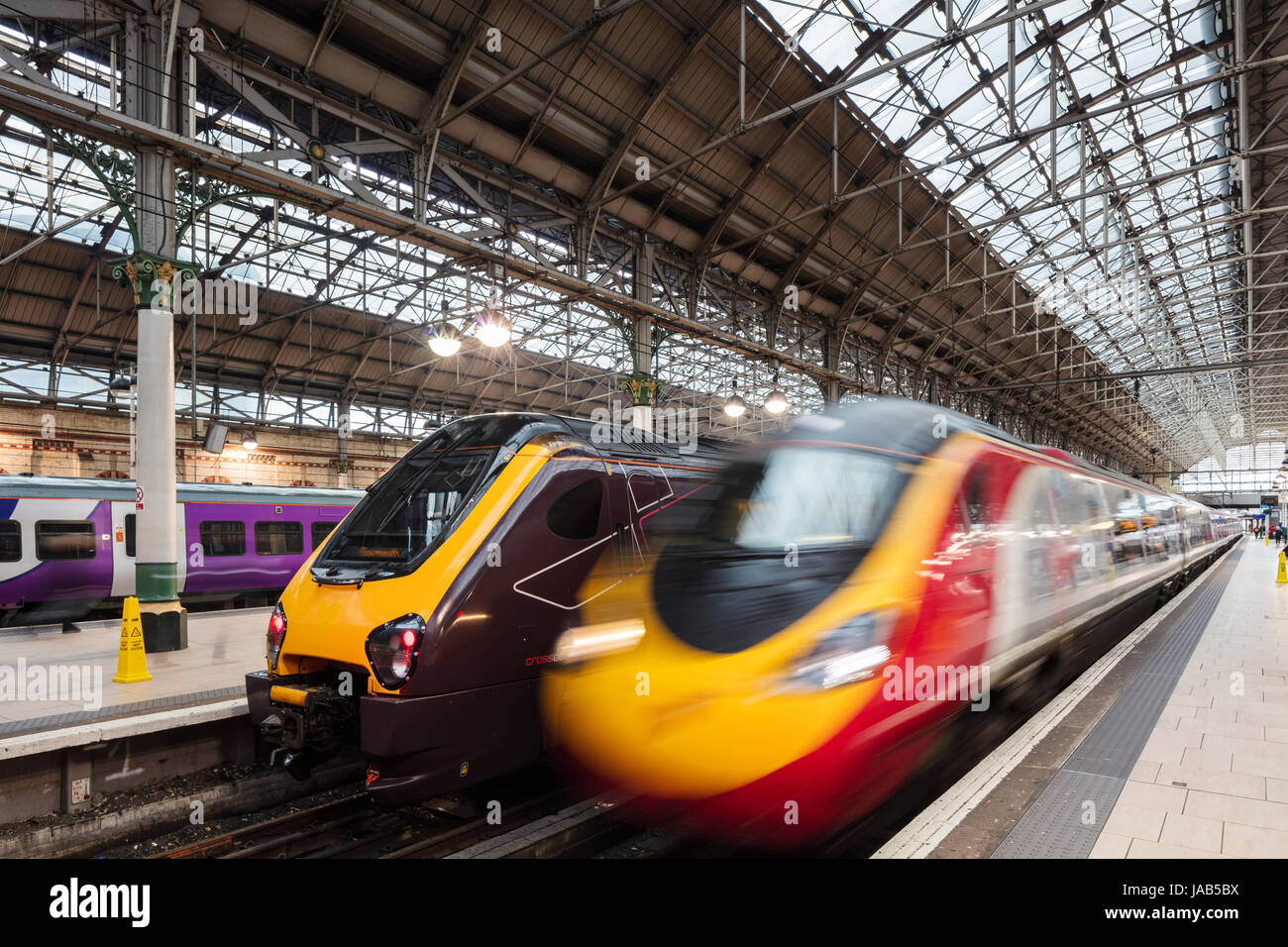Manchester Piccadilly Train Station Stock Photo - Alamy