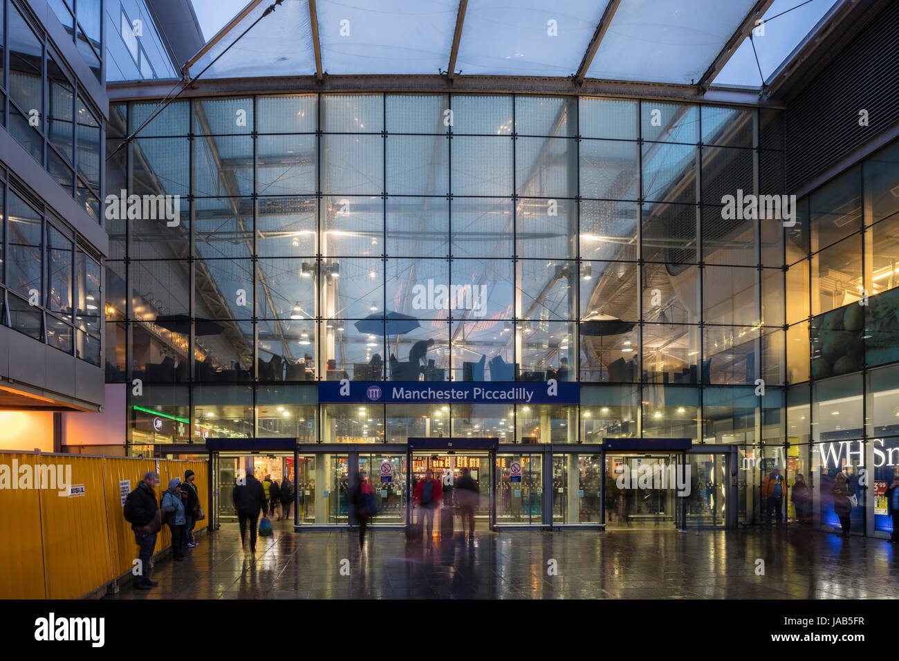 Manchester Piccadilly Train Station Stock Photo - Alamy