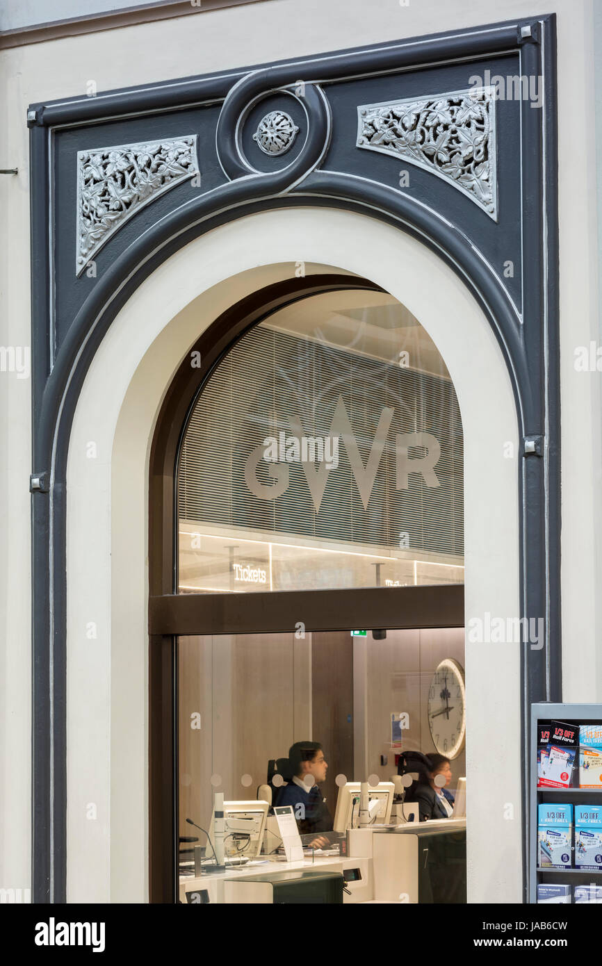 Hub ticket office hi-res stock photography and images - Alamy