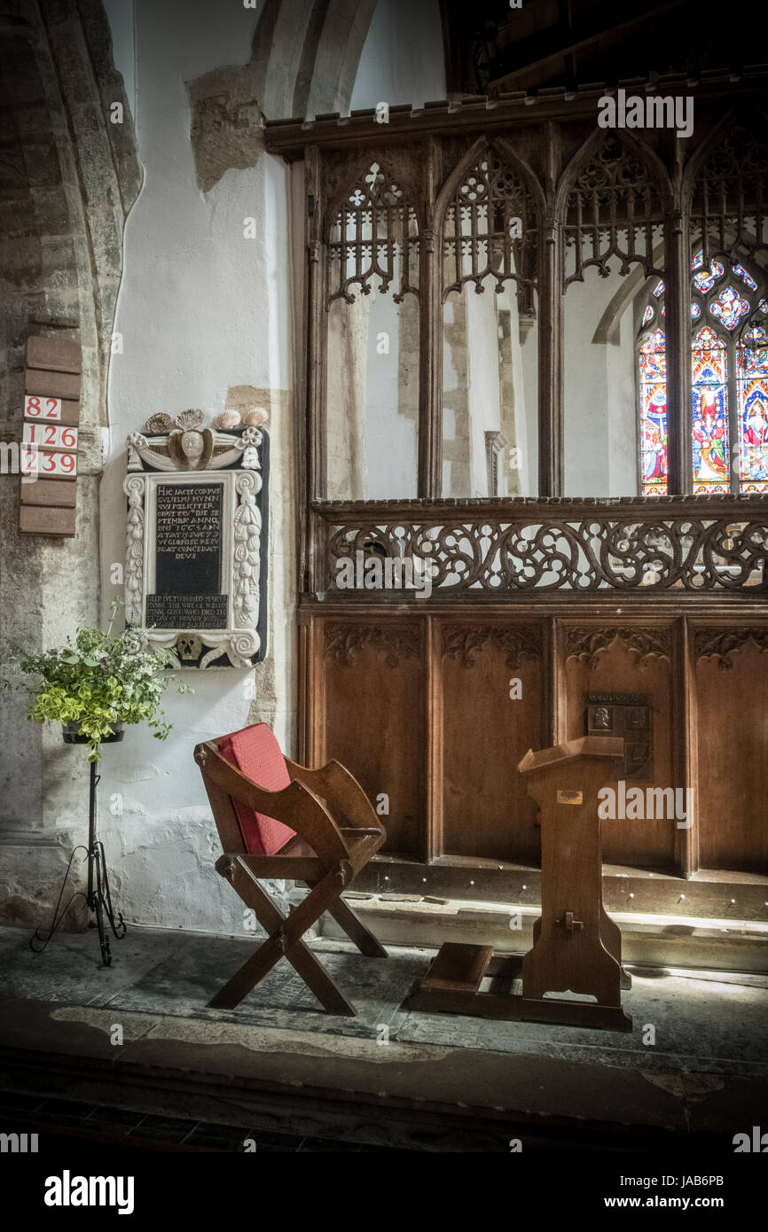 Reading at lectern church hi-res stock photography and images - Alamy