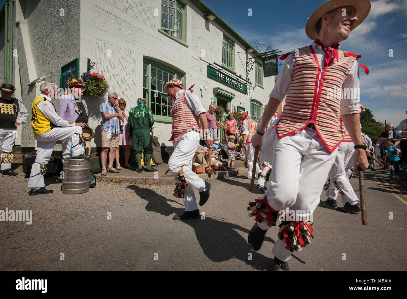 Morris dancing and maypole hi-res stock photography and images - Alamy