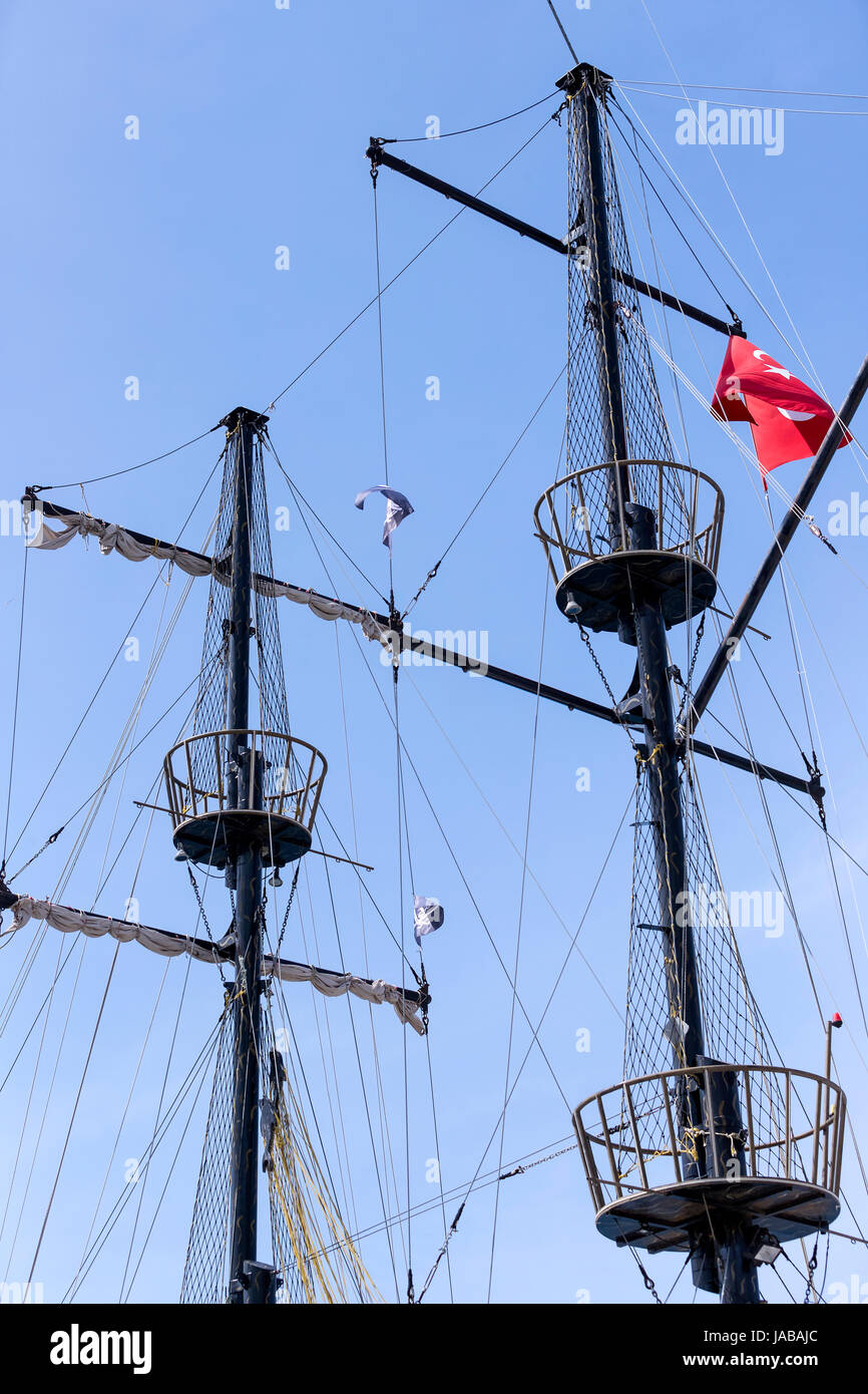 Old masts pirate ship against hi-res stock photography and images - Alamy