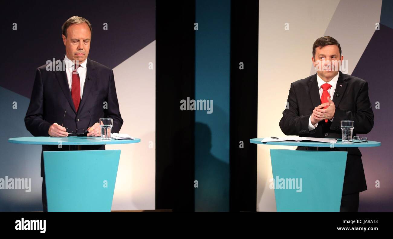 DUP Deputy Leader Nigel Dodds (left) and Ulster Unionist Leader Robin ...
