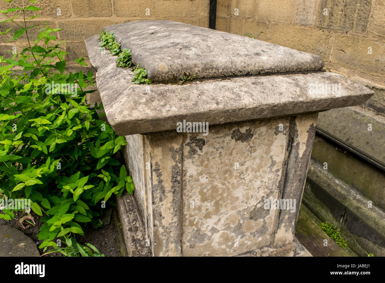 Tomb grave cemetery hi-res stock photography and images - Alamy