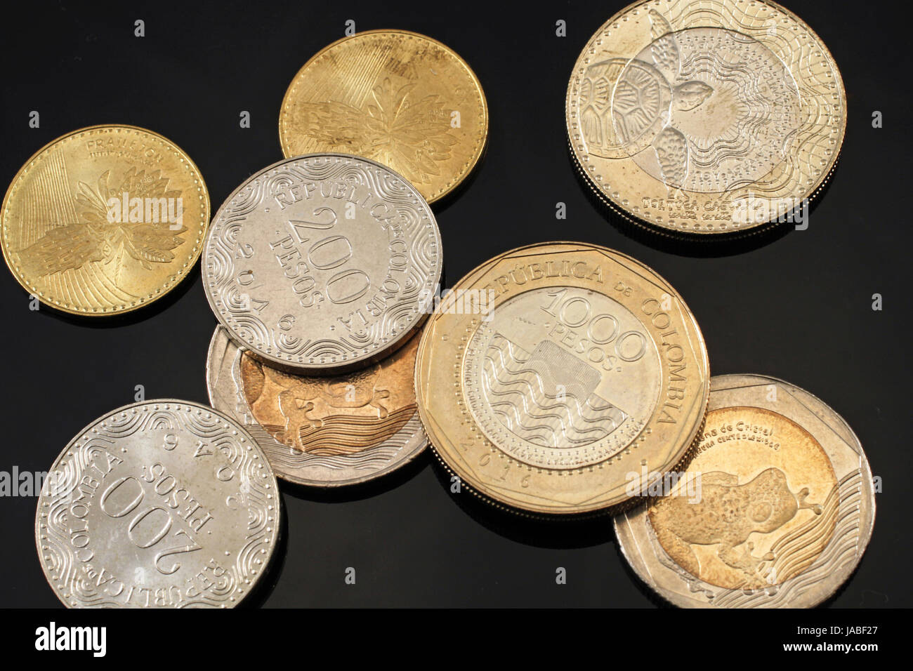 Colombia peso coins hi-res stock photography and images - Alamy